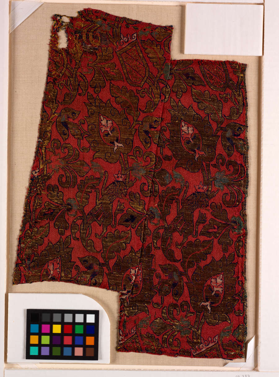 Textile fragment with Nasrid Coat of Arms | RISD Museum